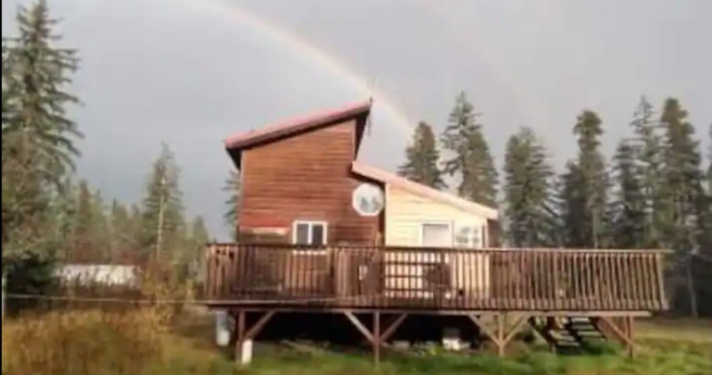 Alaskan Eagle House With a Pond | Gustavus Visitor Association